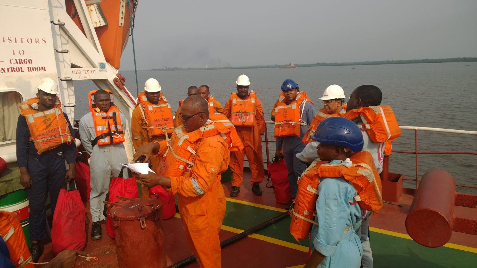 Ship crew responsibility during emergency! - Marine And Offshore Insight